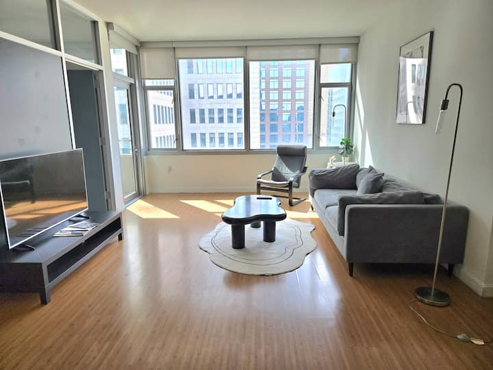 High-rise Suite | City View Balcony - Dallas, TX