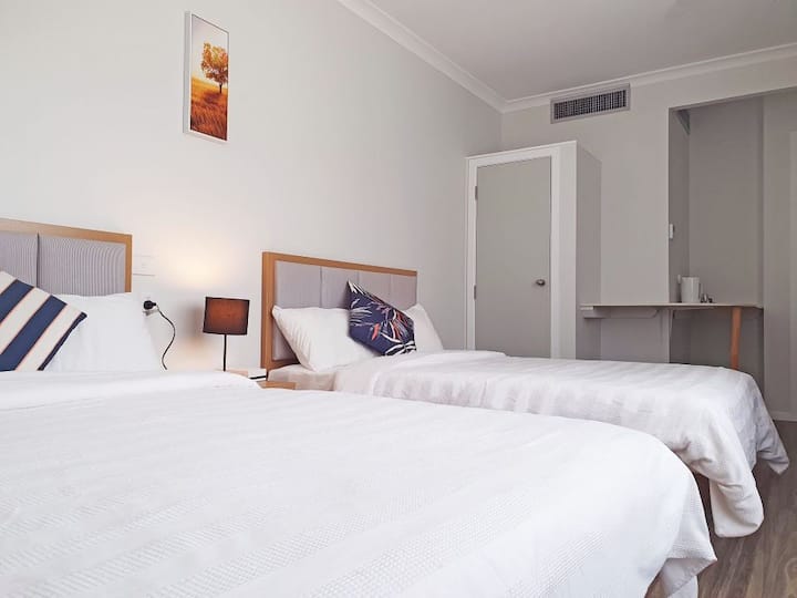 A Room, 2 Dbl Beds, Skyline View, In Rotorua Hotel - Rotorua