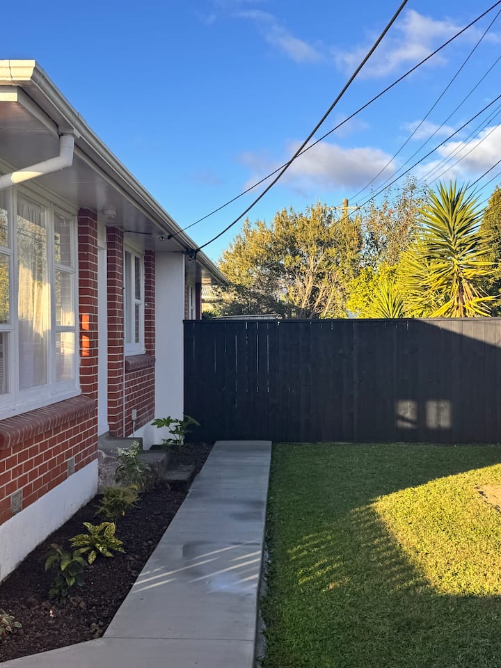 Fully Renovated 2-bedroom - Upper Hutt