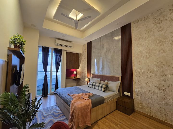 Aesthetic Vibe F (Studio At Gaur Mall) - Ghaziabad