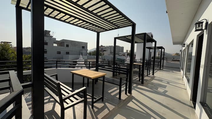 At The Top Of Horizon - Udaipur