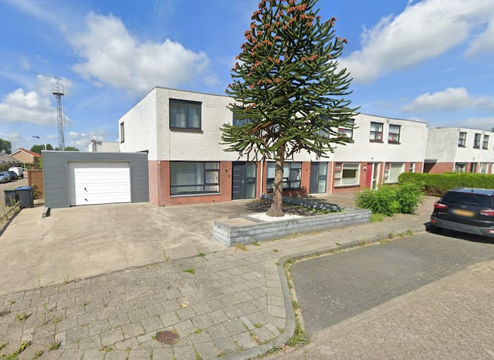 Modern Home 3 Bedroom-free Parking-central - Drachten