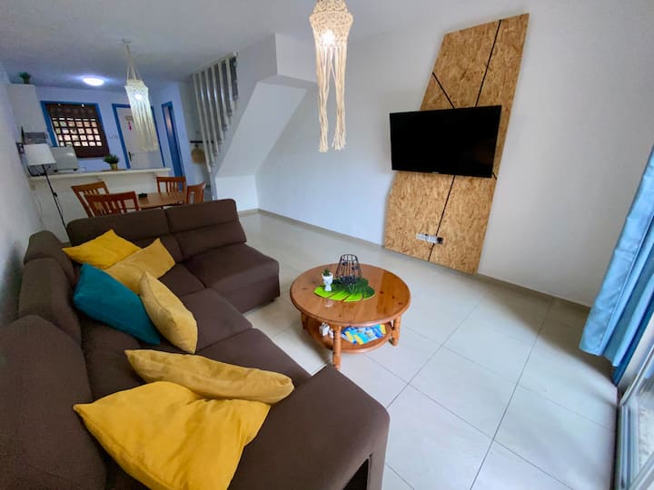 Seaside Two Bedroom Cosy Townhouse In Tourist Area - Pafos