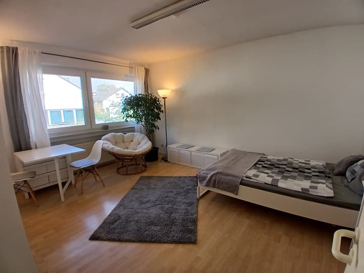 Großes Zimmer In Büroetage - Oberursel