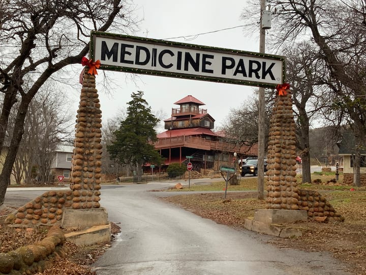 Cz Romantic Medicine Park Coastal Escape W Hottub - Lake Lawtonka, OK