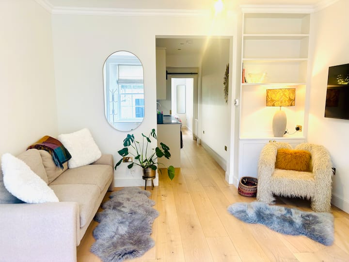 Lovely Stockbridge Main Door 1-bed Apartment - Edinburgh, UK