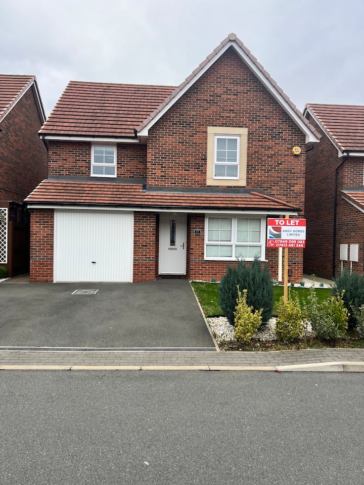 4 Detached House To Let - Doncaster