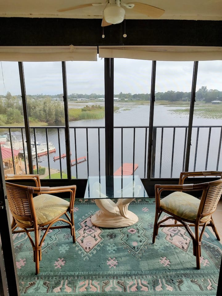 Lakefront Sunset Condo Florida - Lake Placid, FL