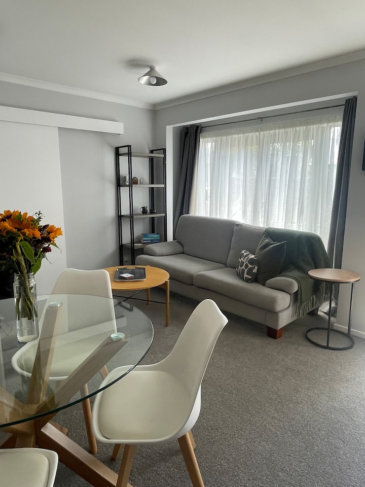Parkside @ Kenneth • 3 Bedroom • 2 Bath • Parking - Auckland