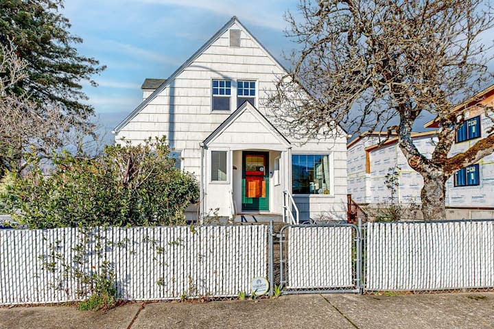 Renovated Home In Central Location With Hot Tub, T - Carson, WA