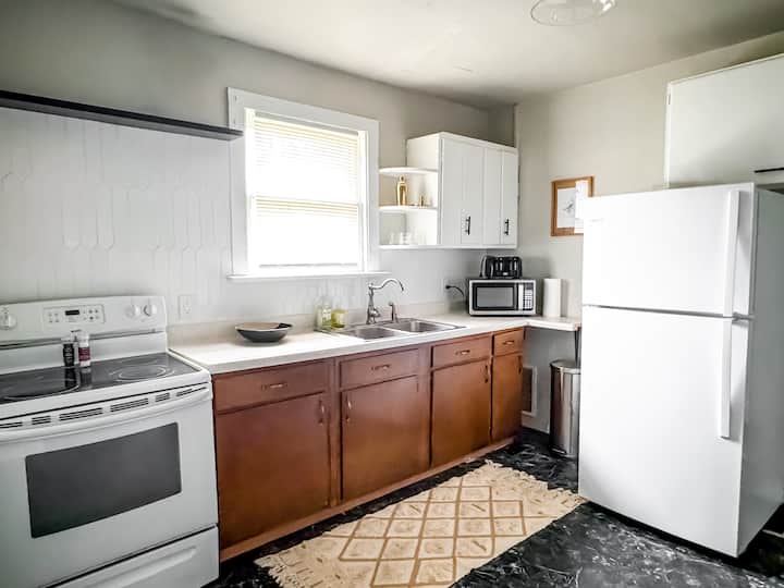 Charming Home - *Steps To Nd* (.5 Miles) - University of Notre Dame, Notre Dame