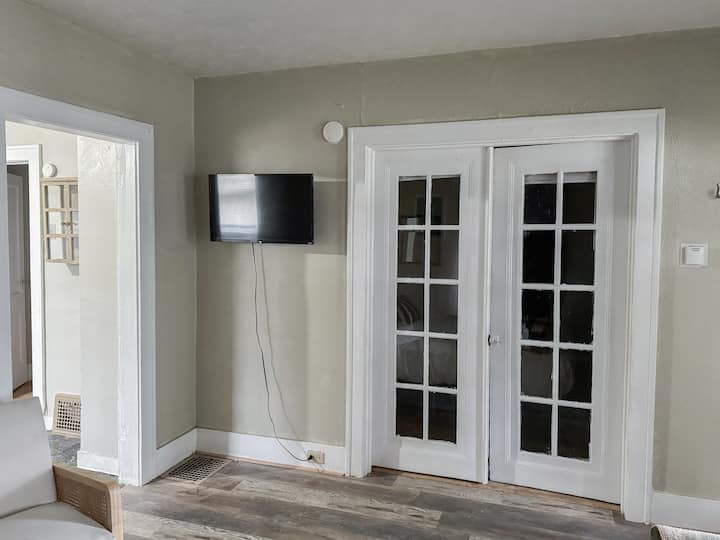 Campus Cottage | Walk To Nd | Driveway Parking - South Bend, IN