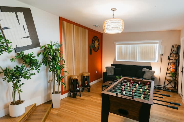 Delightful Retreat House/7 Miles To Beach Downtown - St. Petersburg, FL