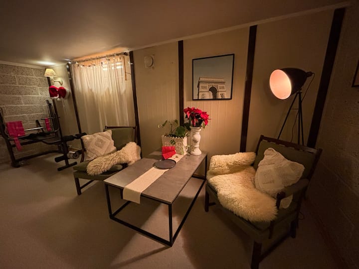 Private Room, Living Room, Bathroom & Entrance. - Tromsø