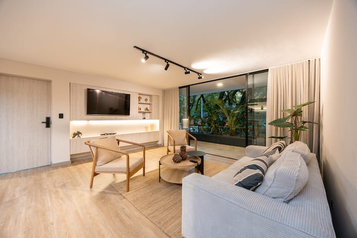 Bright Apartment | Walk To Nightlife & Cafes - Ac - Medellin, Antioquia, Colombia