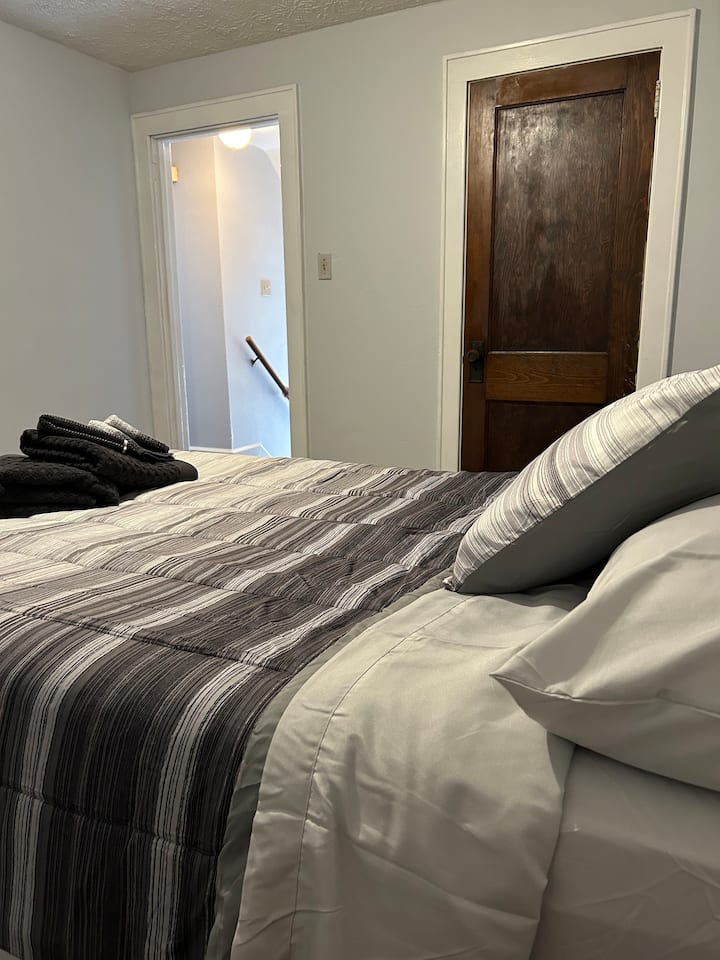 Quaint Upstairs Apartment! - Gervasi Vineyard, Canton