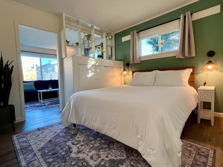 Golden Hour Guesthouse - Coronado Island, CA