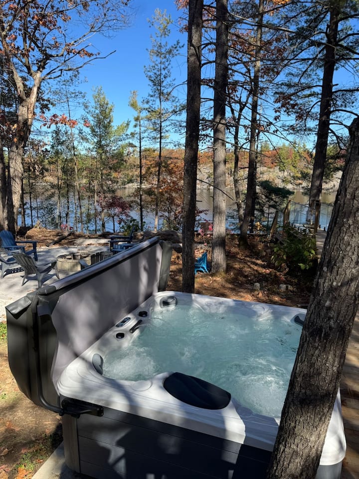 Muskoka Luxury | Hot Tub, Waterfront, Pet Friendly - Gravenhurst