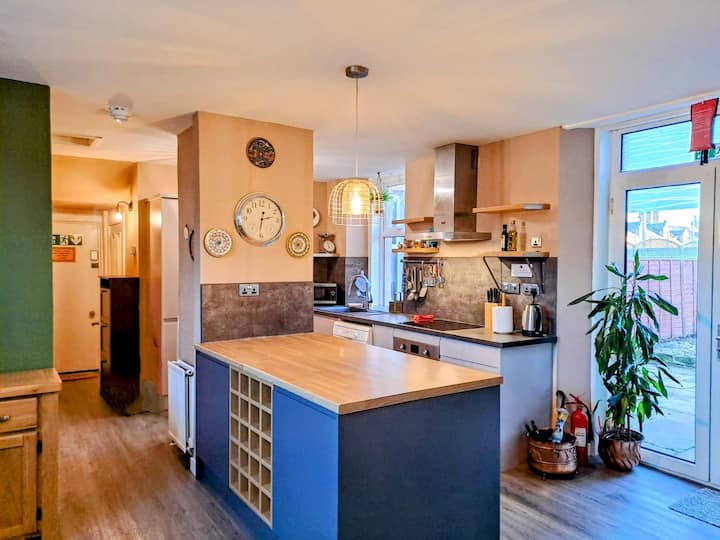 2 Bdr W/netflix, Parking And Luggage Storage - Inverness