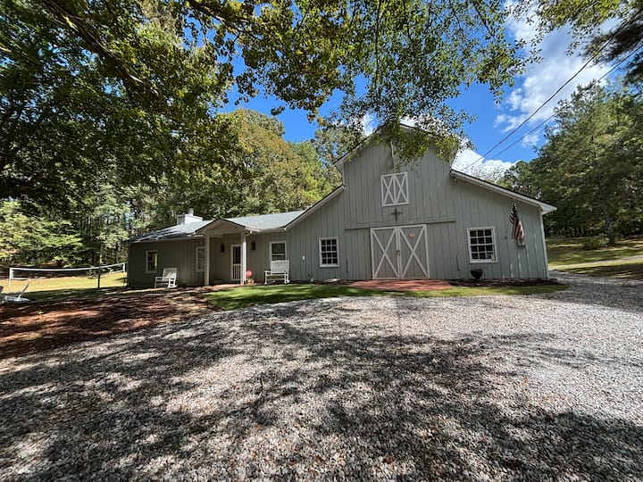 The Barn At Davis Pond - Lake Harding