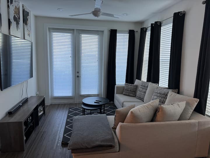 Luxury Downtown Pad W/ Walk Around Patio - Houston