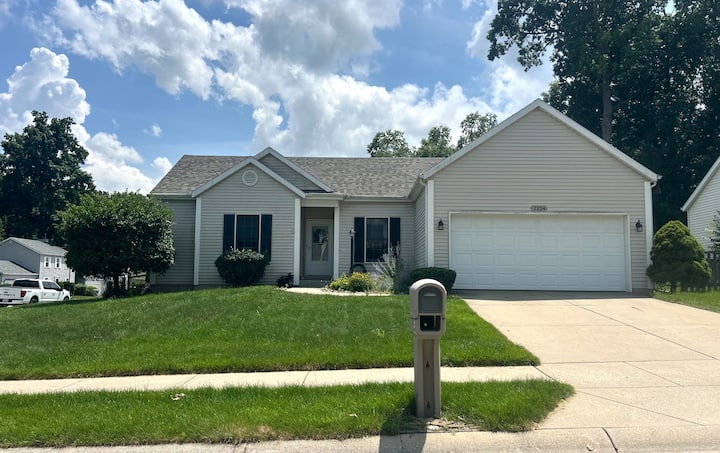 Cozy Home Near Notre Dame - South Bend, IN