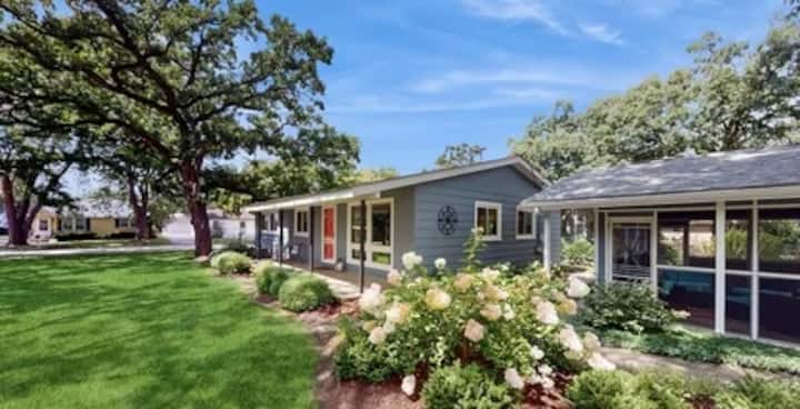 Spacious 4br 2ba Near Lake | No Stairs, Relaxing. - Crystal Lake, IL