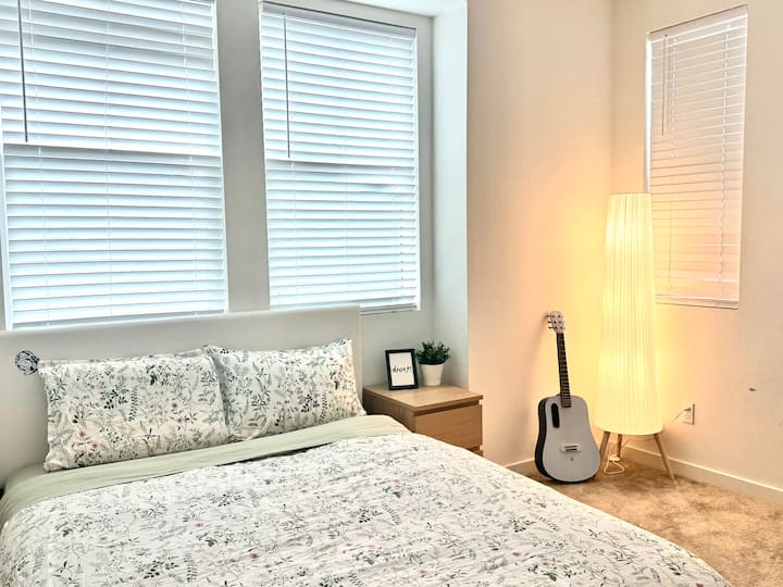 Charming Room Near Ont Airport - Ontario, CA
