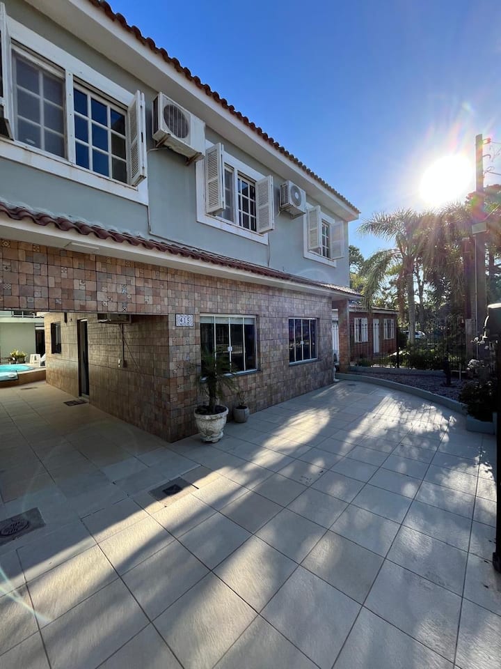 Casa Na Praia Do Laranjal Com Piscina - Pelotas