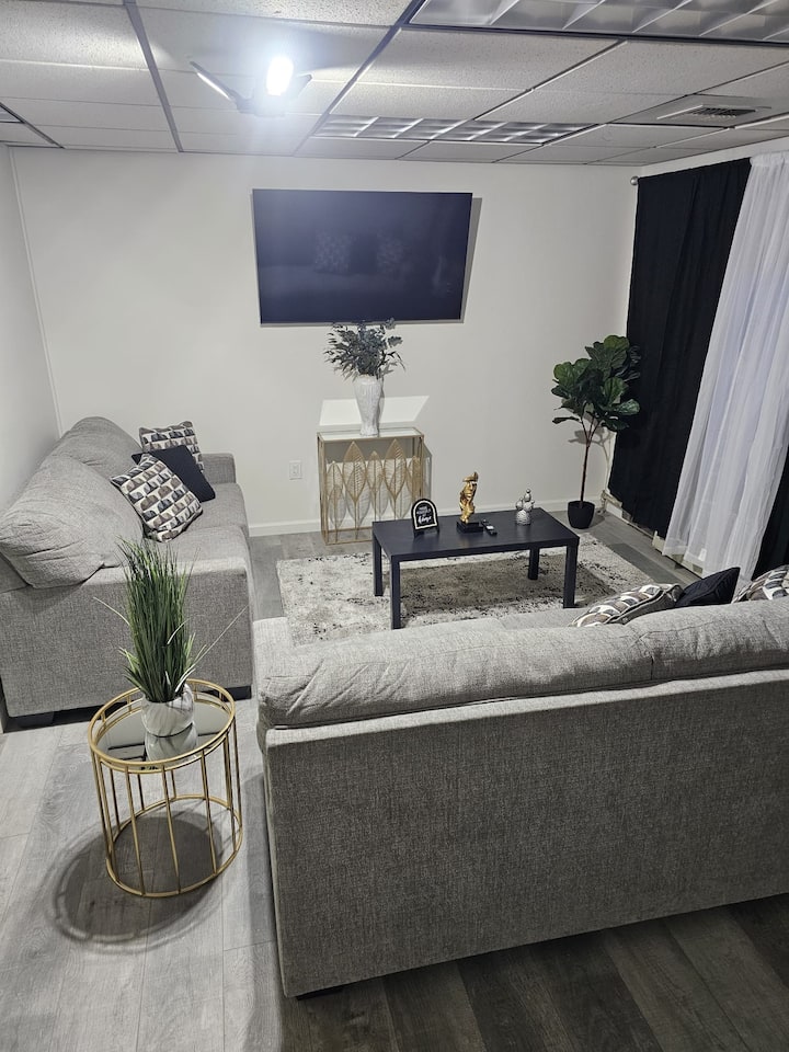 Newly Remodeled 4bed/1bath Unit - Fairbanks, AK