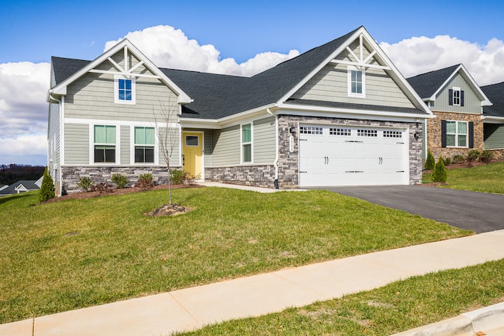 Blue Ridge Bliss: A Modern Retreat & Scenic Escape - Harrisonburg, VA