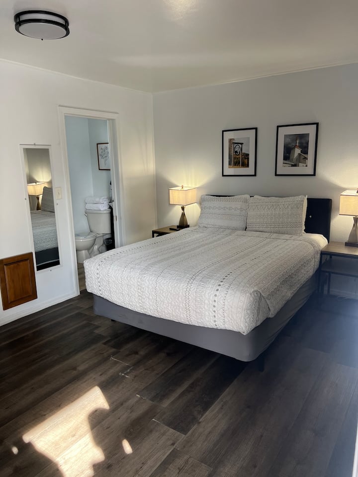 Budget Friendly Queen Room - Mistequa Casino Hotel