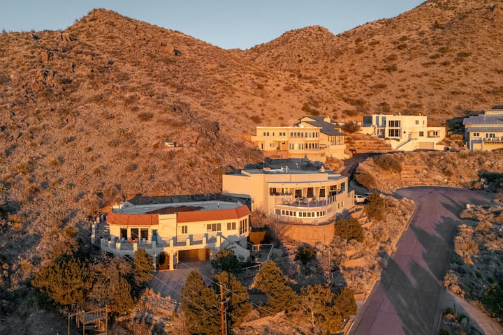 Glenwood Hills Getaway With Hot Tub - Albuquerque, NM