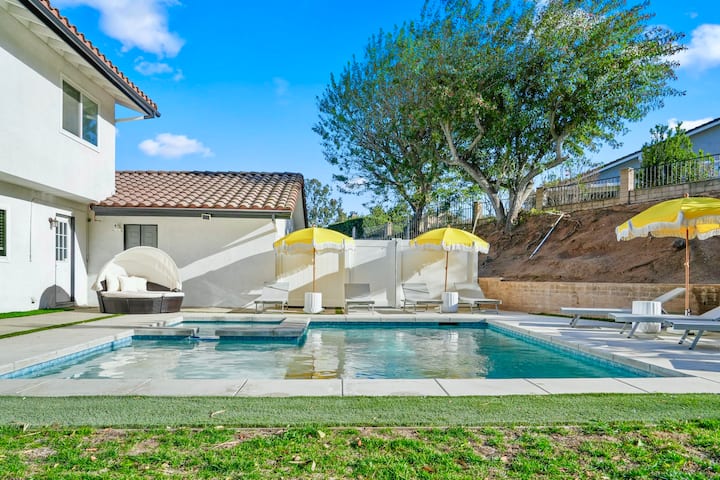 5br Fun Haven: Pool, Mini Golf, Movie, Gameroom - Riverside, CA