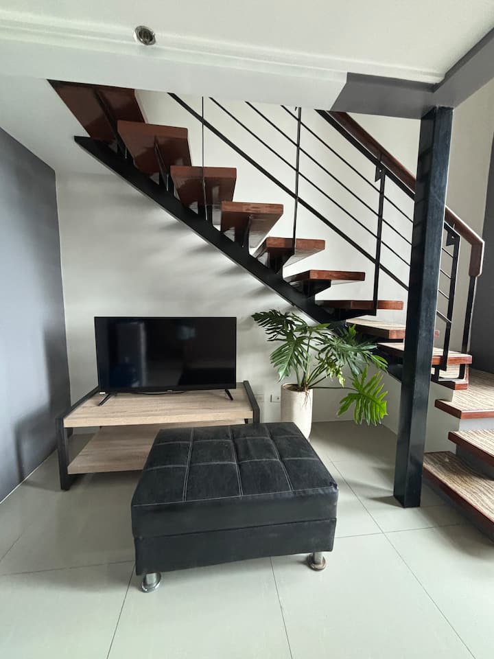Condo W/ Loft,2 Bedroom And City/sea View - Cebu City