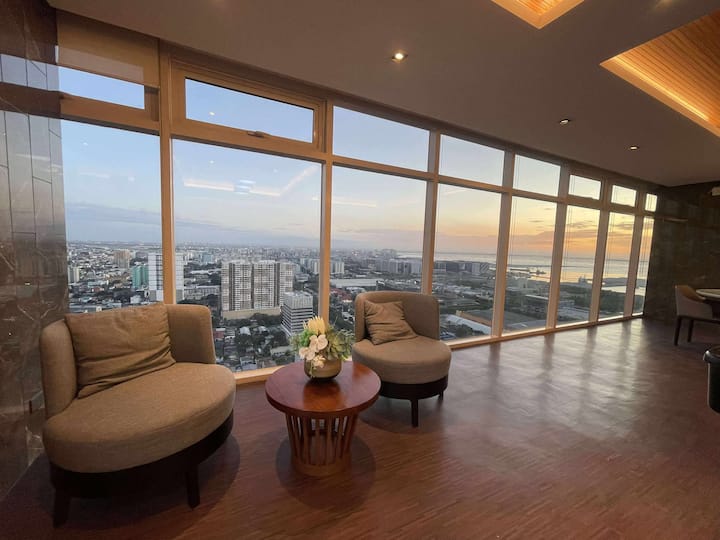 2 Br Sunset Seaview Penthouse | Near Moa & Airport - Manila