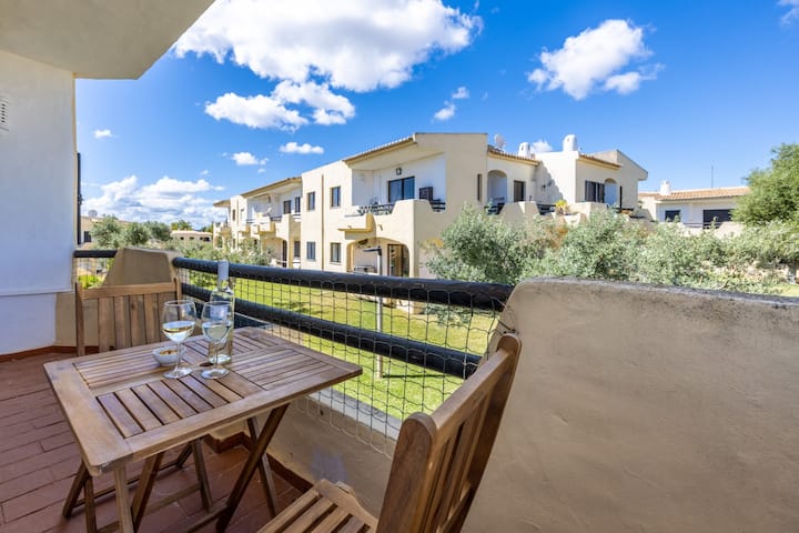 Sunny Balcony Apartment Minutes From Beach - Alvor