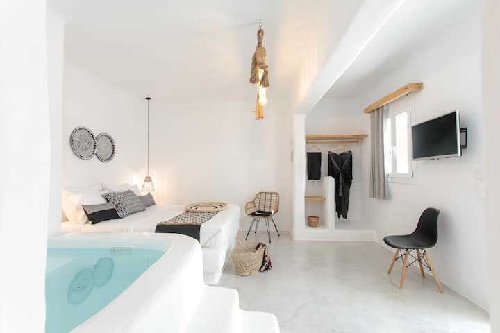 Earthly Junior Suite Indoor Hot Tub & Garden View - 納克索斯島