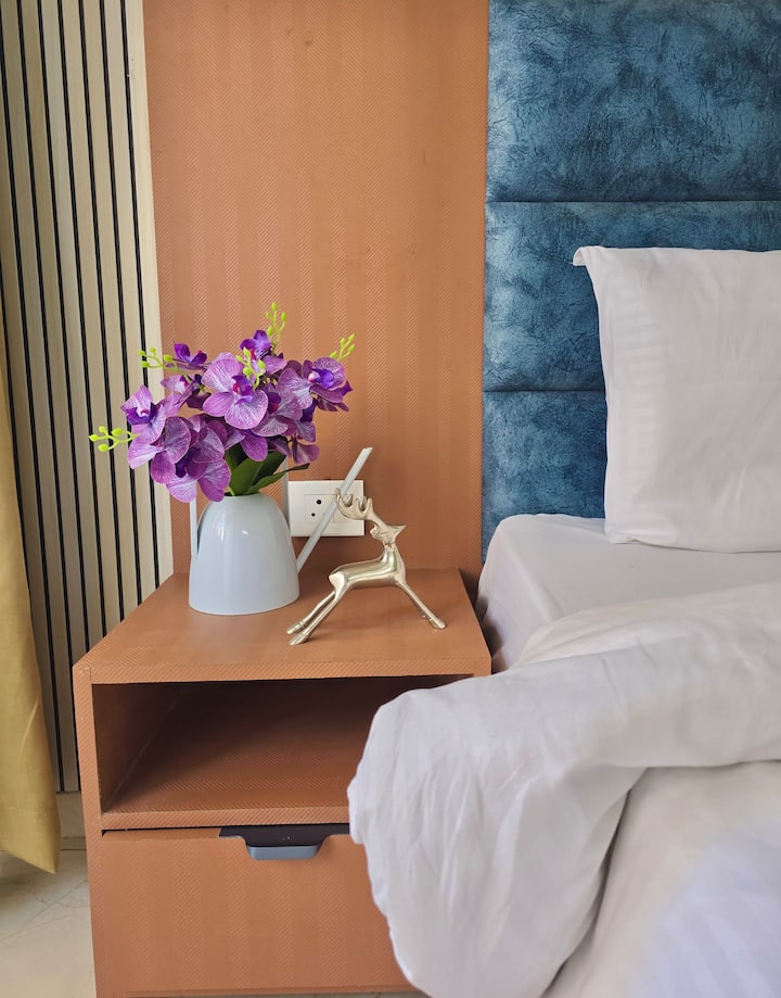 Aprajita Van: 1bhk Inside Chandroday Mandir - Vrindavan
