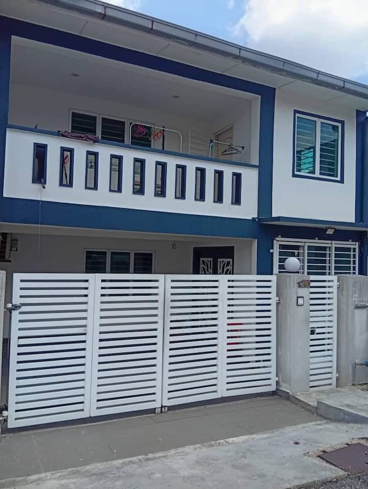 Corner Landed House Reno 16+pax Only 2car Park - Kajang