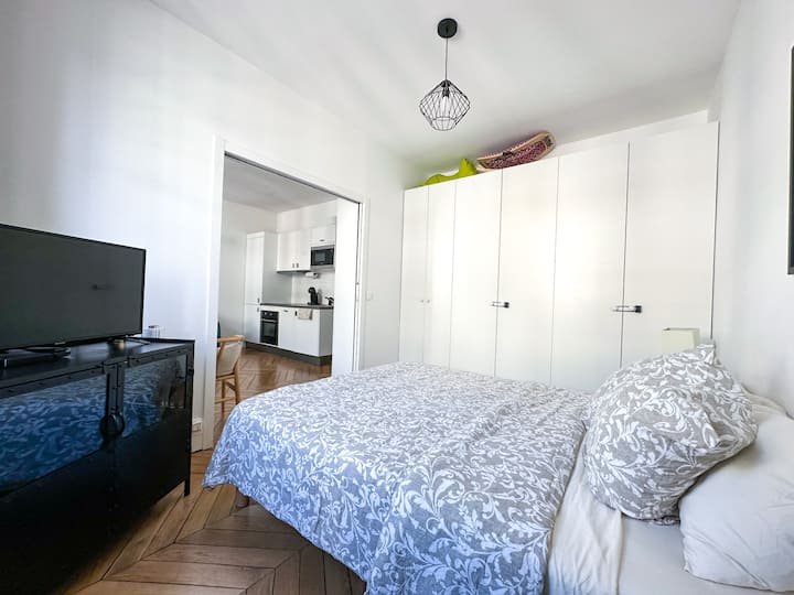 Charming Renovated Flat In Chic Passy - Paris