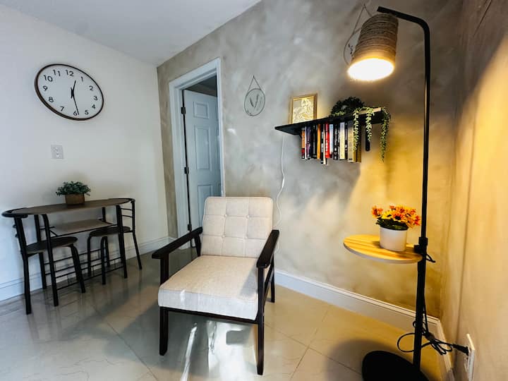 Cozy Studio | 5min Downtown | Patio & Pets - West Palm Beach, FL