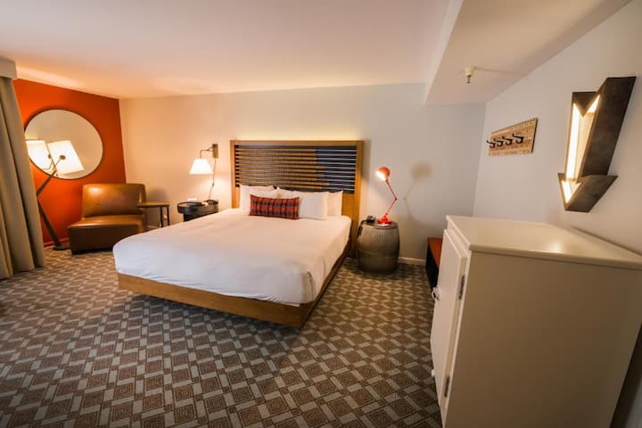 Majestic Redwood Stay With Serene Views - Santa Cruz, CA