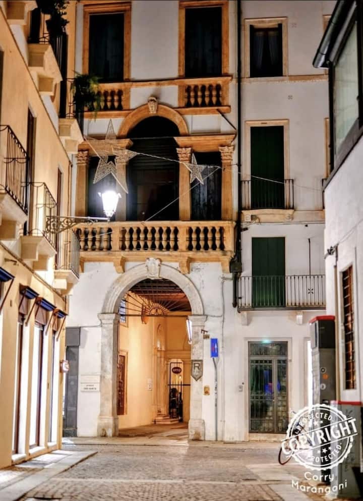 Cozy Loft In Historic Building, Downtown Vicenza. - Vicenza