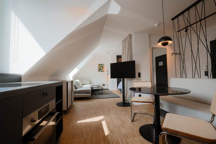 Big & Comfy Studio W/ Private Kitchen In Munich - Munich