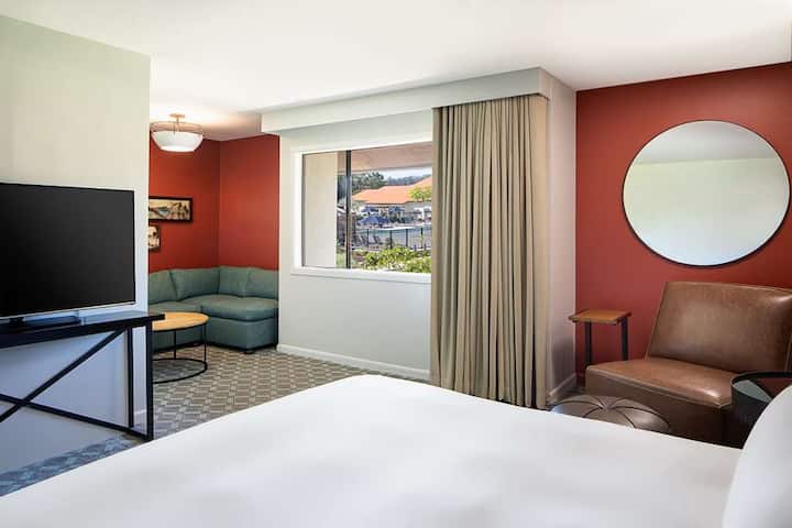 1 King Junior Suite Resort View With Patio - Santa Cruz, CA