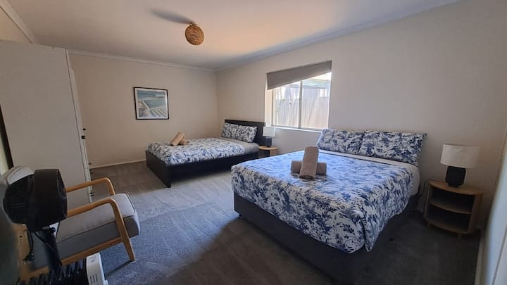 Belconnen Comfy Large 1br Cottage | Parking/yard - Belconnen