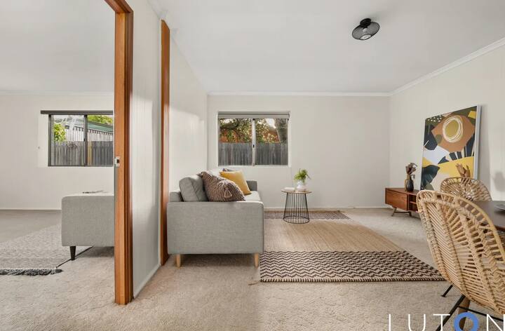 Large Self Contained 1br House, Pet Friendly, Wifi - Canberra
