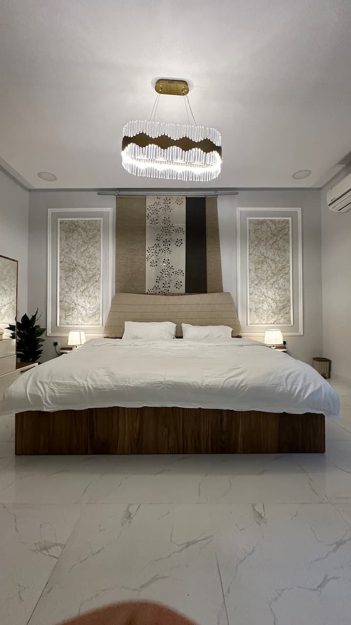 غرفة وصالة وطاولة طعام وكراج خاص - Dammam