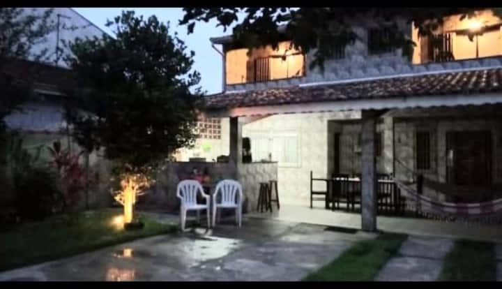 6 Carros
3 Quartos Com Banheiro - Ubatuba